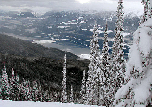 Travel hints and tips for skiing in Canada