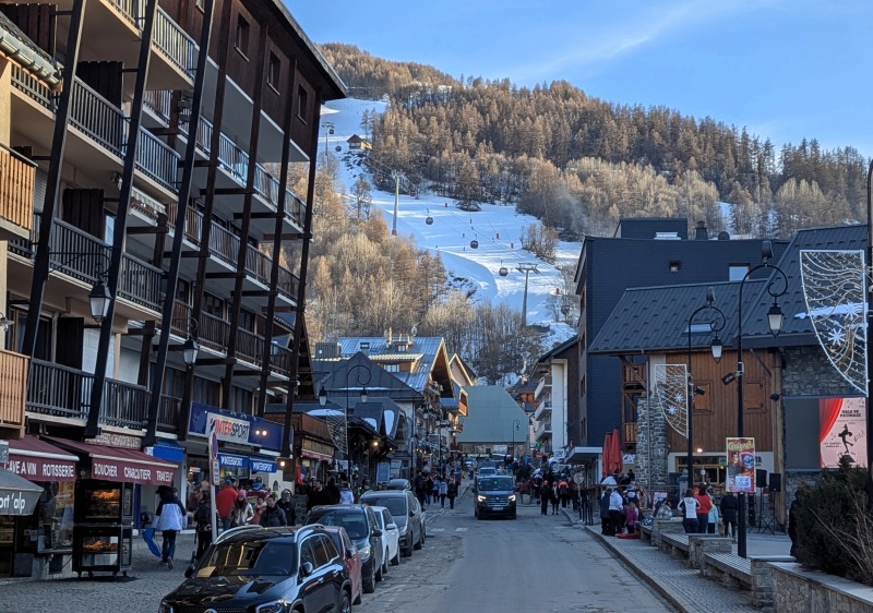 Galibier Thabor Ski Resort Info Guide | Valloire - Valmeinier France Review