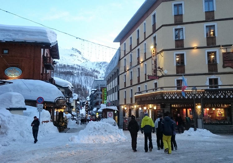 How to Travel to Cervinia | Cervinia Car Rental, Train, Bus & Private ...