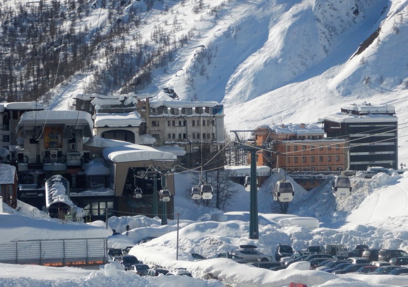 Cervinia Skiing & Snowboarding | Ski Lifts, Terrain, Lift Passes ...