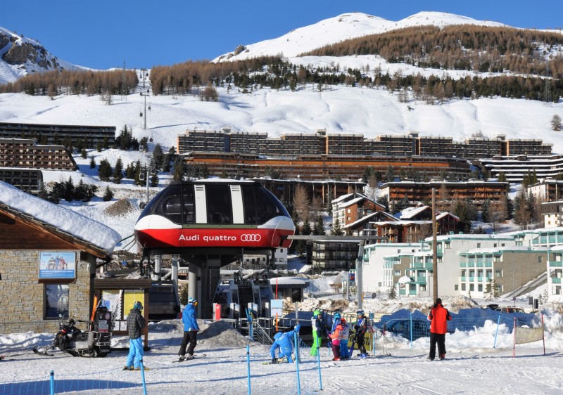 Sestriere Skiing & Snowboarding | Ski Lifts, Terrain, Lift Pass, Trail Maps