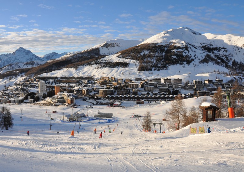 Sestriere Skiing & Snowboarding | Ski Lifts, Terrain, Lift Pass, Trail Maps