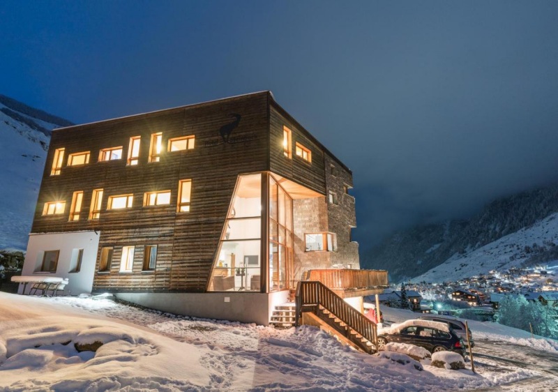 Vals 3000 Ski Resort Info Guide | Vals - Dachberg Switzerland Review