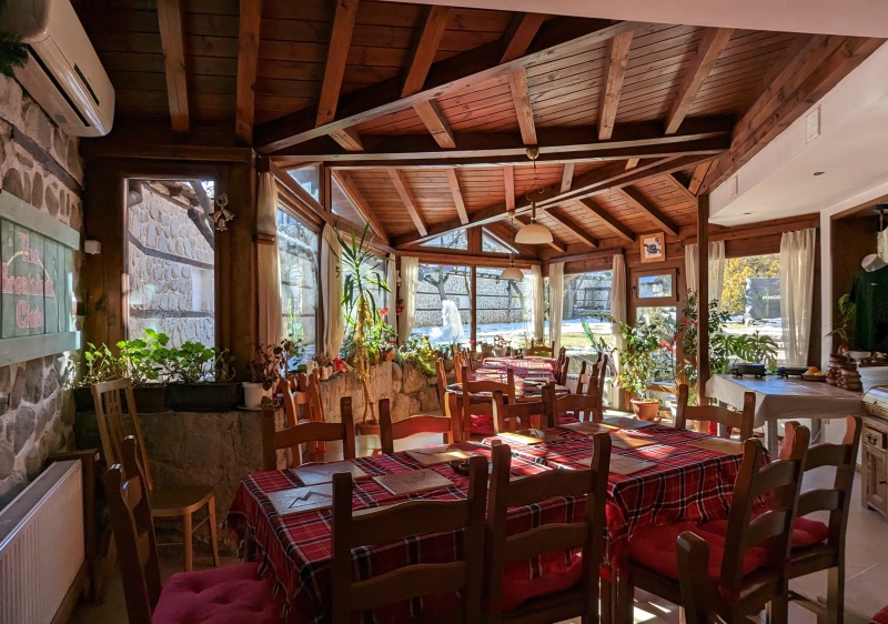 Snomads Ski & Snowboard Packages | Bansko Bulgaria | Zakopane Poland