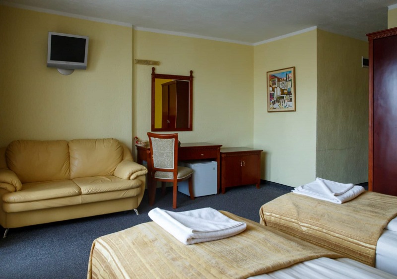 Snomads Ski & Snowboard Packages | Bansko Bulgaria | Zakopane Poland