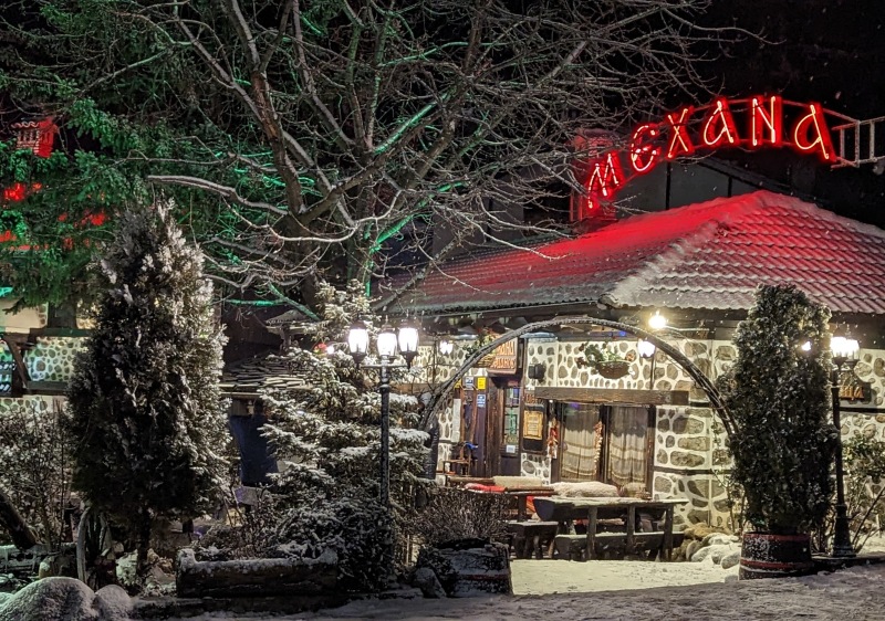 Snomads Ski & Snowboard Packages | Bansko Bulgaria | Zakopane Poland