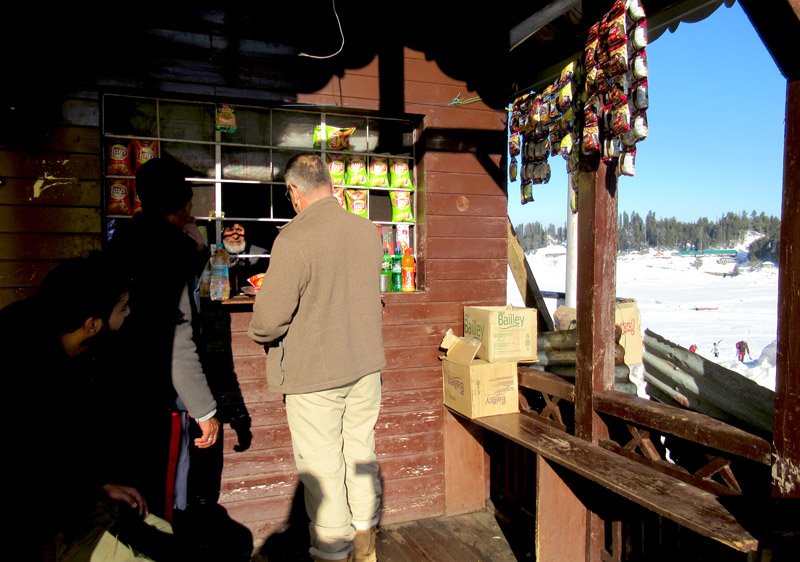 Gulmarg Restaurants | Gulmarg Nightlife, Bars