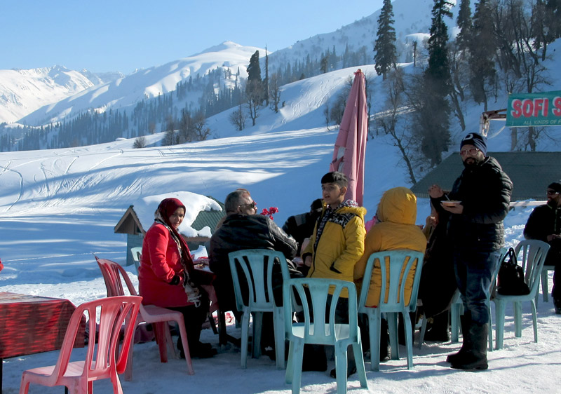 Gulmarg Restaurants | Gulmarg Nightlife, Bars