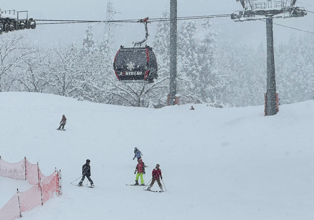 Ishiuchi Ski Resort Ratings, Snow, Lifts