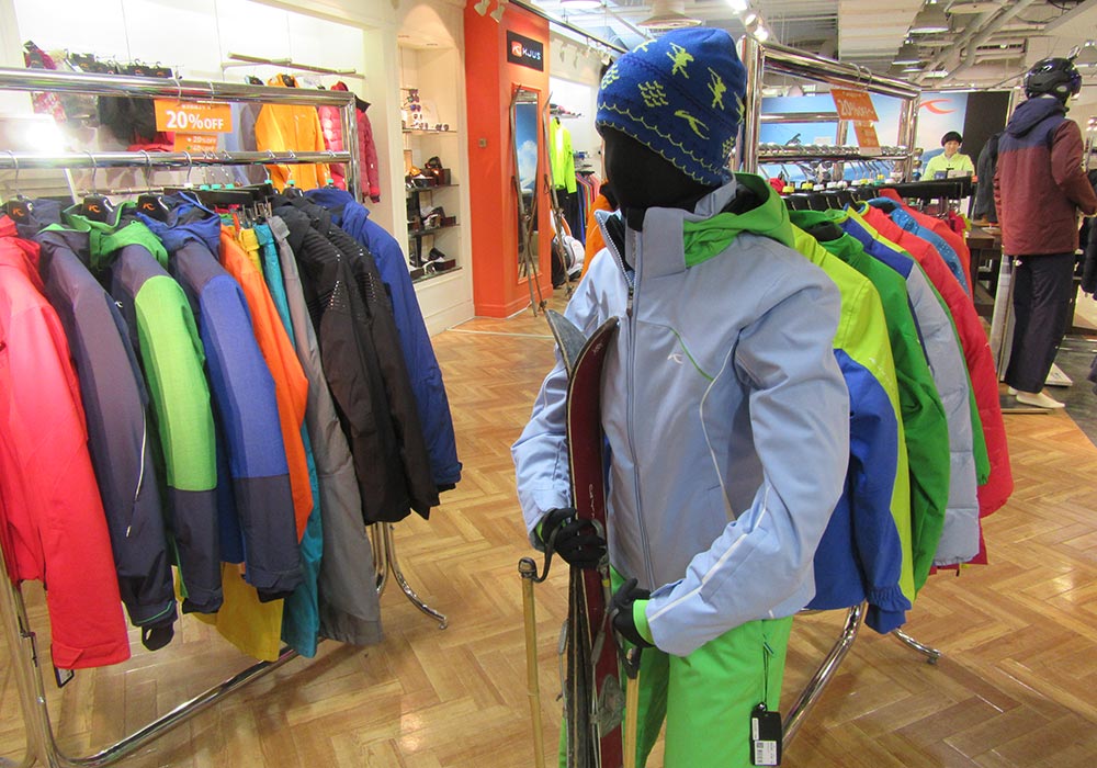 Japan Ski Shops | Rent or Buy Snowboard