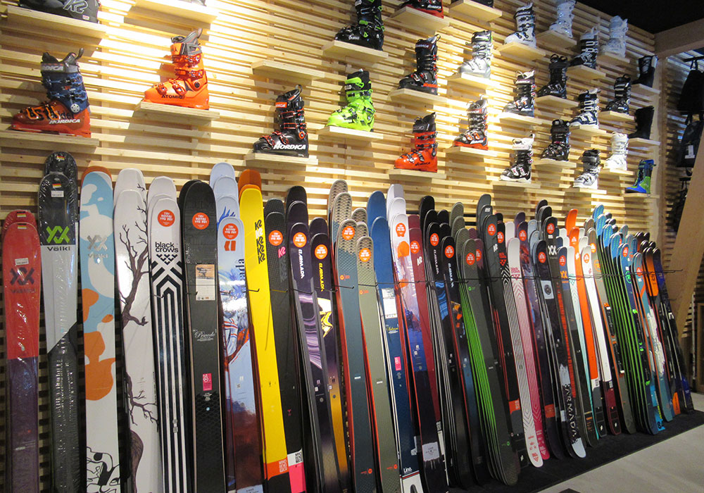 Japan Ski Shops | Rent or Buy Snowboard